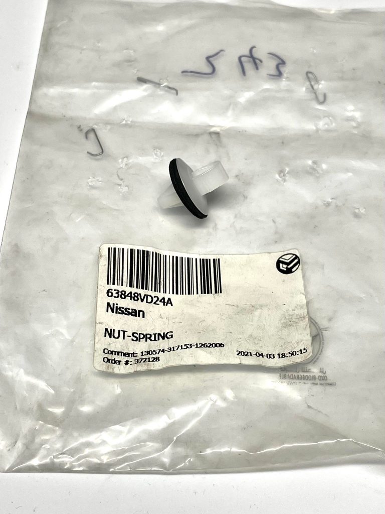 GENUINE NISSAN PATROL Y61 GU4 FLARE CLIP (63848VD24A) - Gold Coast Patrols